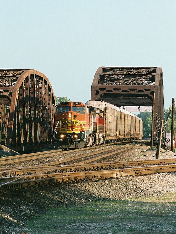 BNSF 570 through Blue Island